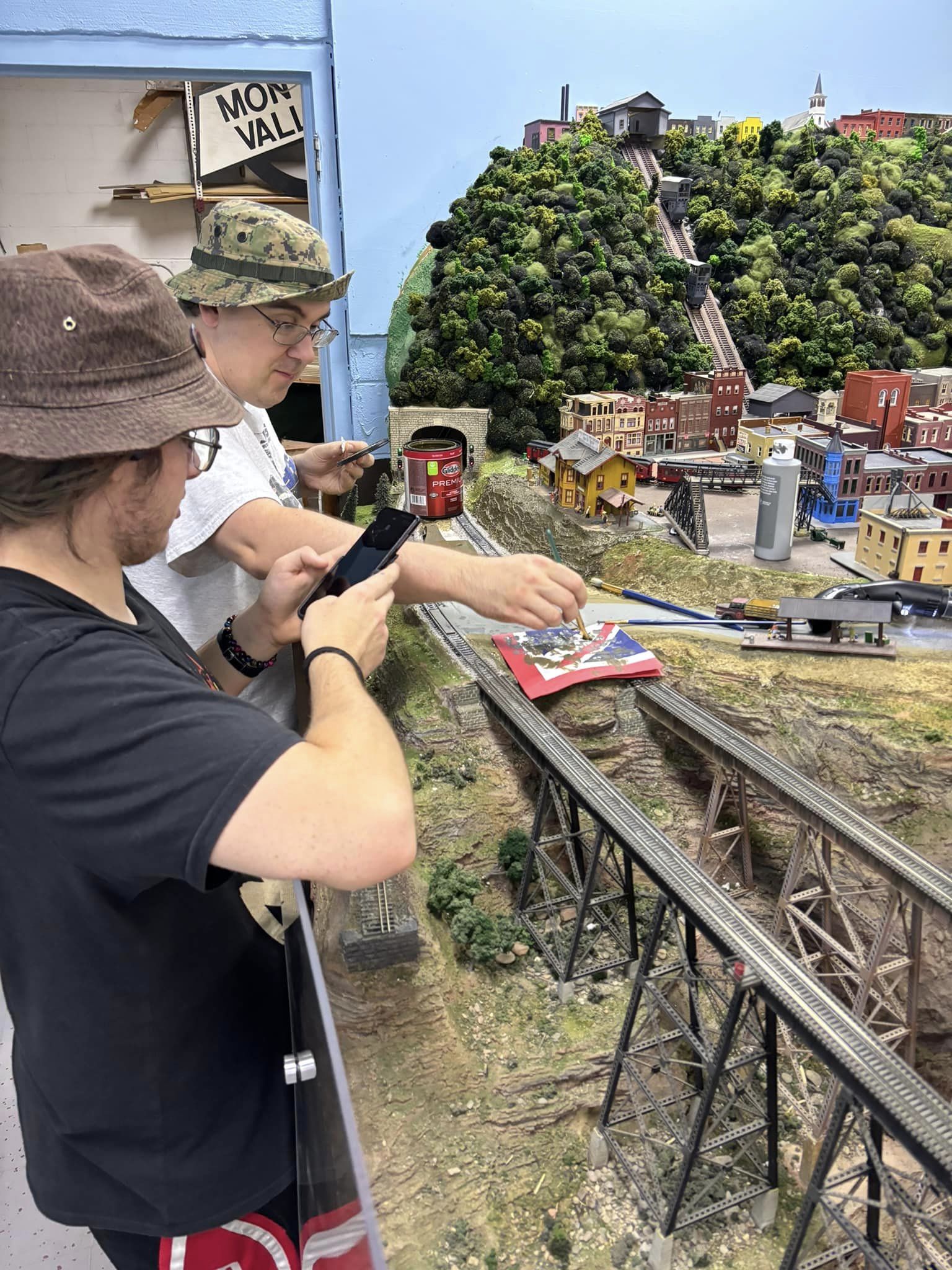 Members work together – McKeesport Model RR Club